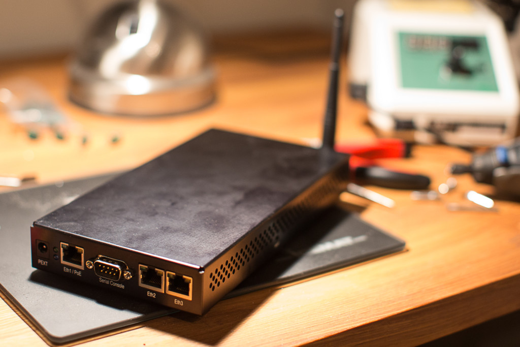 Repairing a Routerboard 433UAH by replacing broken capacitors – notes ...